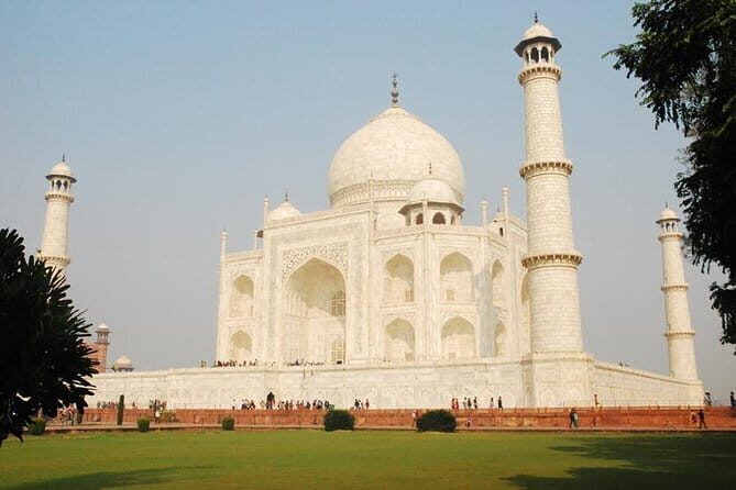 Private Full Day Tour with Taj Mahal and Agra Fort round Trip From Delhi - Exploring the Taj Mahal: A Masterpiece of Love and Architecture
