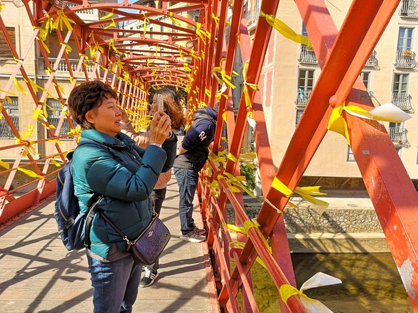 Private Full Day Trip to Medieval Villages of Catalonia + Lunch Front of a Lake - Besalú: Exploring the Medieval Town