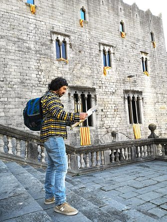 Private Full Day Trip to Medieval Villages of Catalonia + Lunch Front of a Lake - Girona: Discovering the Old Town