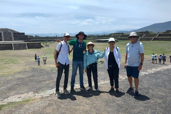 Private full tour to Teotihuacan and Basilica at your own pace - Visiting the Basilica of Our Lady of Guadalupe: A Spiritual Midpoint