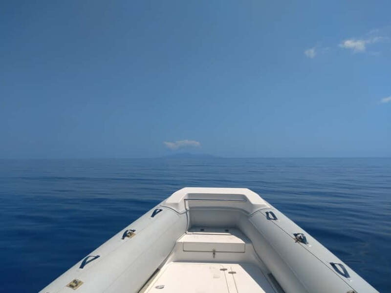 Private, fully customizable cruise in Santorini's caldera - Exploring Santorini’s Caldera in Style and Comfort