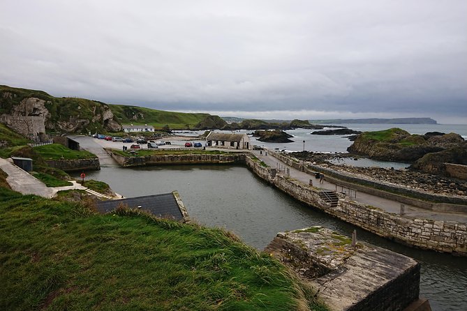 Private Giants Causeway and Antrim Coast Tour - Visiting Bushmills Distillery and Carrick-A-Rede Rope Bridge