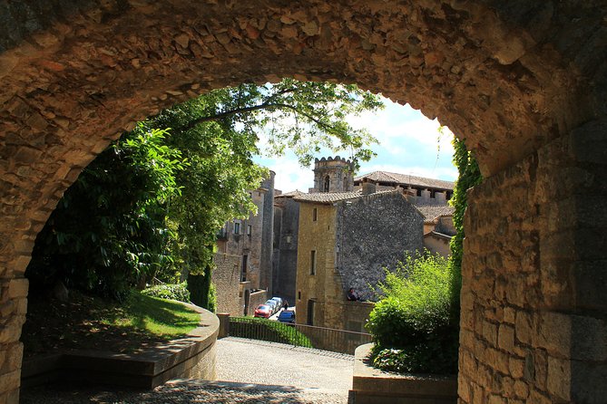 Private: Girona and Besalu Jewish History Tour From Girona - Meeting and Pickup