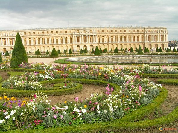 Private Giverny & Versailles Day Trip with Lunch & Hotel Transfers from Paris - Practical Details That Matter