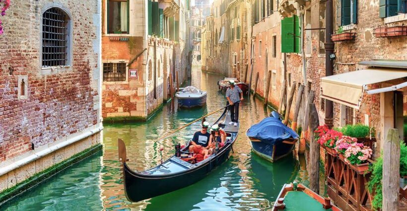 Private Gondola Experience: Discover Venices Waterways - Why This Gondola Experience is Worth Considering