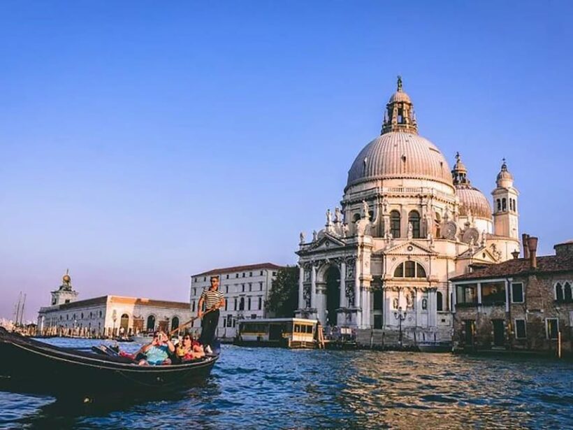 Private Gondola Serenade: Romantic Venice Night - Key Points