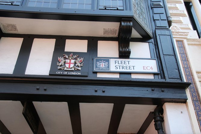 Private Group: Historical Pub Walking Tour of London - What should you expect regarding drinks?