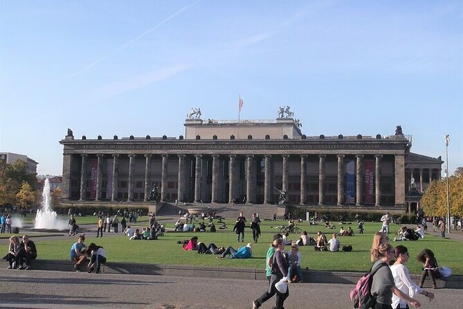 Private Guide Up to Group 6 - ONE Rickshaw, (E)Bikes, E-Scooters - Diving Into the Heart of Berlin’s Culture and History