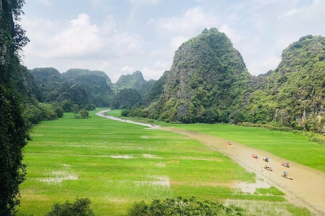 Private Guided Adventure in Ninh Binh Vietnam - The First Stop: Tam Coc’s Natural Wonder