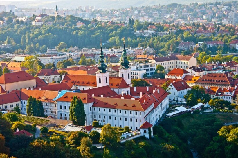 Private guided day tour from Munich to Prague, and back - FAQ