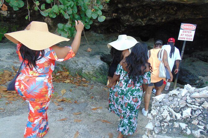 Private Guided Island Tour in Nassau Bahamas -Free Wifi & Drinks - FAQs