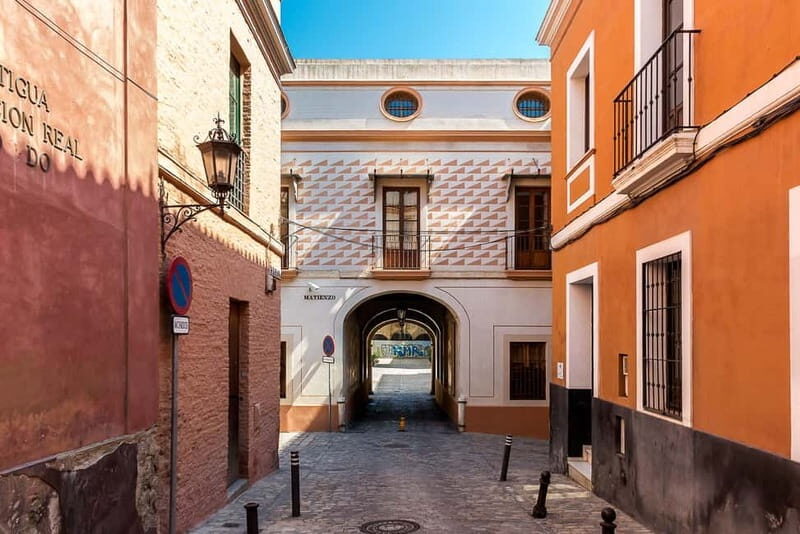 Private Guided Tour of Complete Seville and Jewish Quarter - Exploring Seville in Style: A Detailed Look