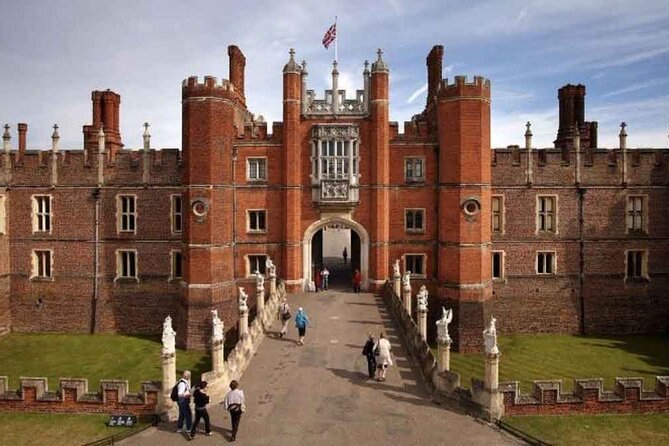 Private Guided Tour of Hampton Court Palace - What Does the Itinerary Cover?
