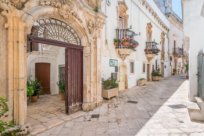 Private guided tour of Locorotondo - The Real Experience: Authenticity and Expectations