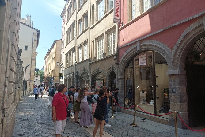 Private Guided Tour of Lyon - 3 to 4 Hours - Key Points