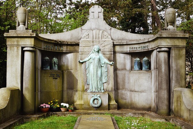 Private Guided Tour of the Historic South Cemetery in Leipzig - Exploring the Historic South Cemetery