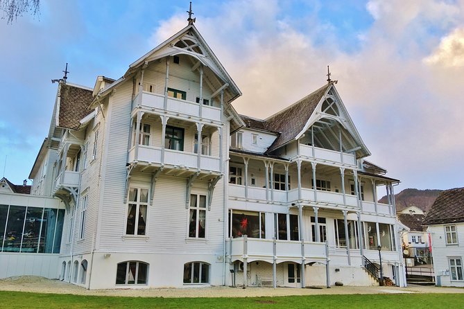 PRIVATE GUIDED TOUR: Queen of the Fjords - TOUR From Bergen, 6 Hours - Exploring the Natural Beauty of Bergen