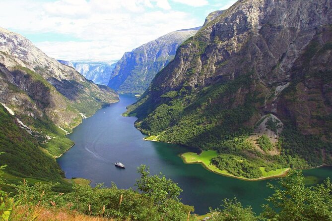 Private Guided Tour to Oslo Nærøyfjord Cruise and Flåm Railway - FAQ