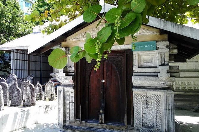 Private Half-Day Local Experience of MaléEnglish/ - The Itinerary: A Deep Dive