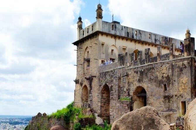 Private Half-Day Tour: Golconda Fort and Qutb Shahi Tombs from Hyderabad - Qutb Shahi Tombs: A Blend of Architectural Styles and Serenity