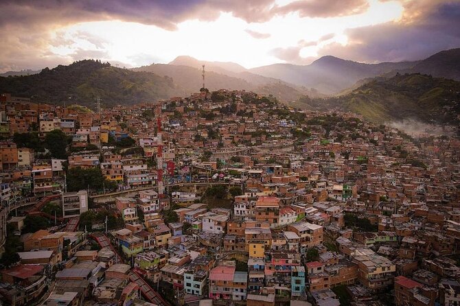 Private Half-Day Tour to Comuna 13 in Medellín. - Key Points