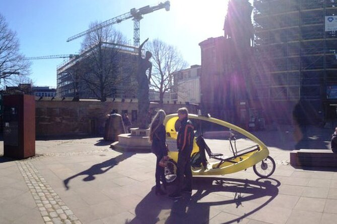 Private Hamburg rickshaw tour for 2 people - Deep Dive into the Highlights