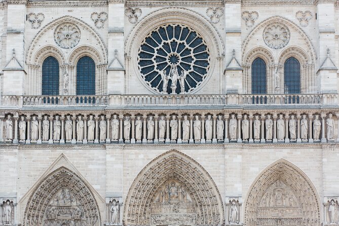Private Historical Tour of Notre Dame Exterior - Exploring the Surrounding Area