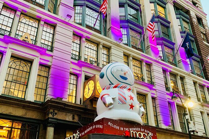 Private Holiday Movie Sites and City Lights Guided Tour - Who Will Love This Tour?