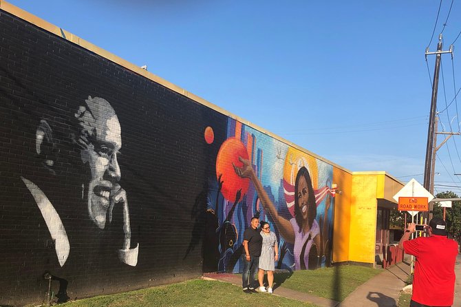 Private Houston Mural Instagram Tour by Cart - Limited Group Size for Private or Semi-Private Tours