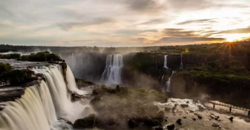 Private Iguaçu Falls: Explore Brazilian and Argentine Side - Exploring Iguaçu Falls: A Full Breakdown