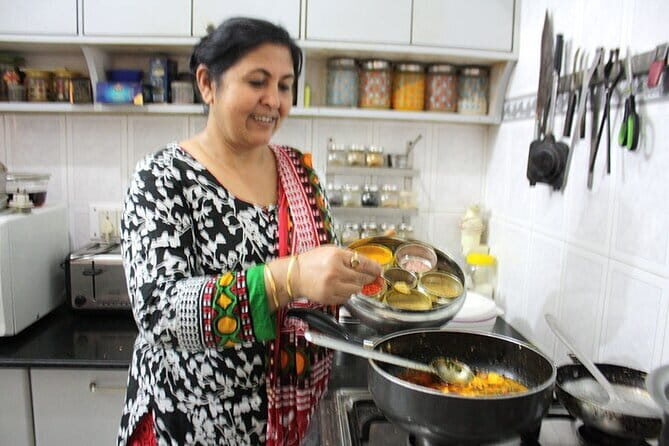 Private Indian Cooking Demonstration and In-Home Meal Minutes from the Taj Mahal - Key Points