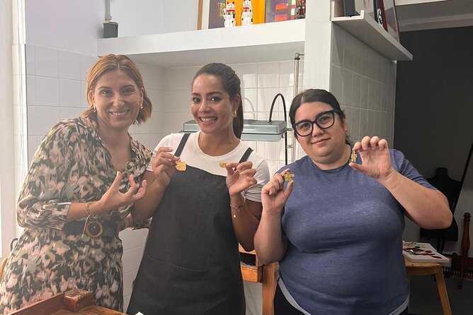 Private Initiation Workshops to Jewelry in Coruña - Accessibility and Participant Information