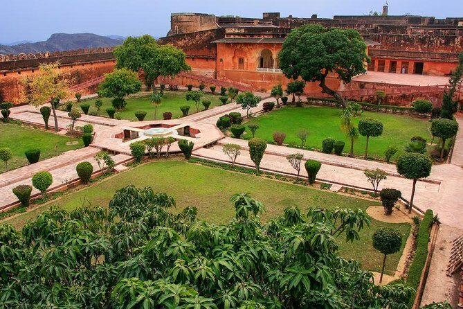 Private Jaipur Day Tour from Delhi by Car - Exploring Jaipur’s Heart: Jantar Mantar and City Palace