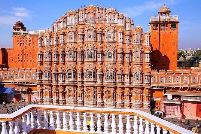Private Jaipur Tour With Amber Fort From Delhi By Luxury Car - FAQs