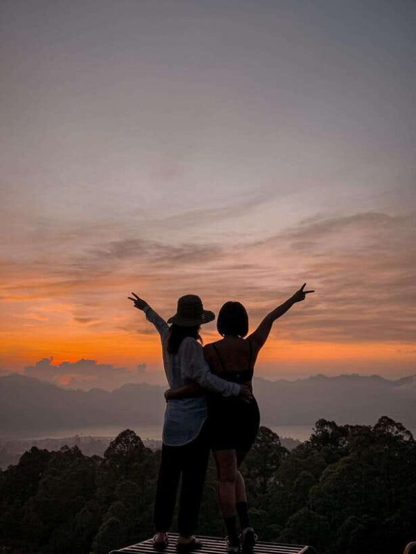 Private Jeep 4x4 And Black Lava - Key Points