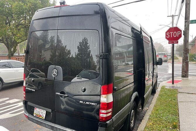 Private JFK to LGA/Newark Airport TransferYour Exclusive Ride - The Sum Up