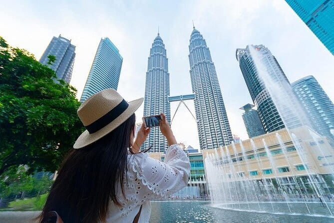 Private KL City Tour with Petronas Twin Towers and Batu Caves - Key Points