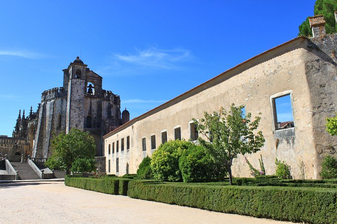 Private Knights Templar Full-Day Tour to Tomar, Almourol Castle and Constância - Discovering Constância