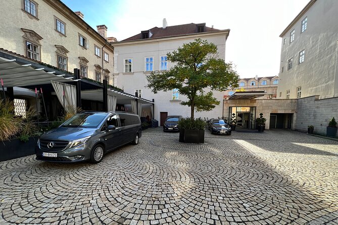 Private Krakow to or From Airport Transfer - Vehicle and Amenities Provided