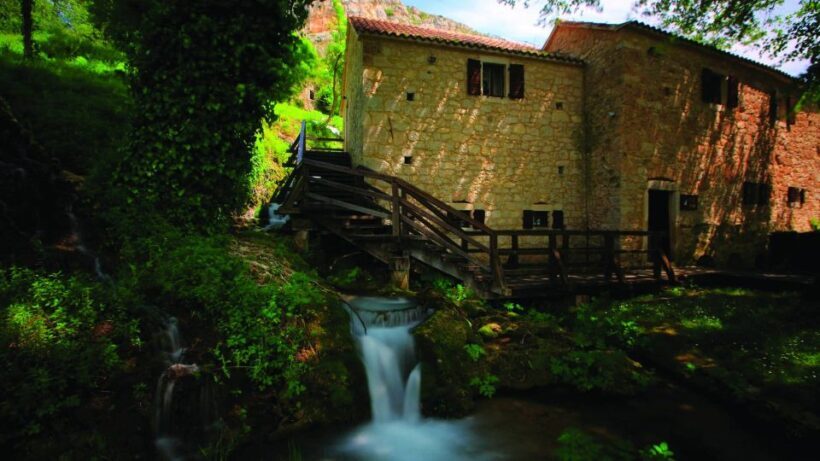 Private Krka falls tour from Split with Wine Tasting & Lunch - Key Points