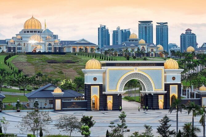 Private Kuala Lumpur City on a Budget Day Tour - Exploring the Kuala Lumpur Tour in Detail