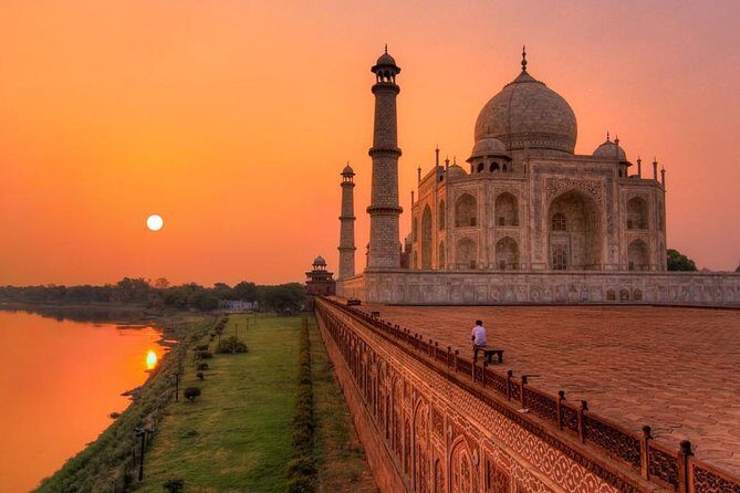 Private Luxurious Overnight Taj Mahal Tour With Agra Walks - Key Points