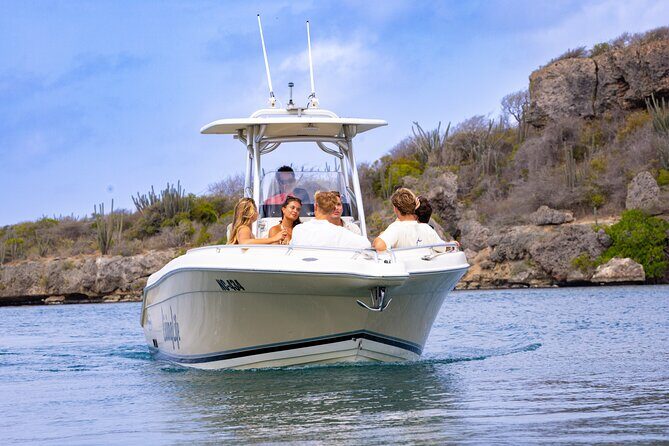 Private Luxury 28ft Boat Trip Coastline Trip Curacao - Key Points