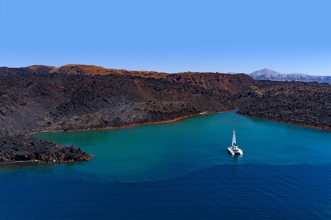 Private Luxury Caldera Cruise with a rich BBQ meal and Open Bar! - What Makes This Tour Stand Out?