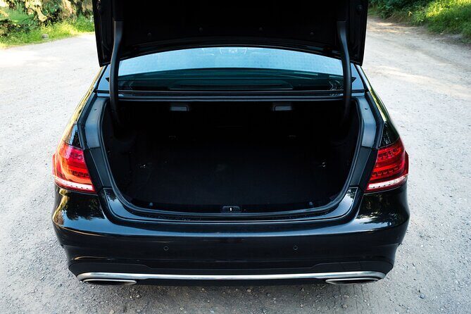 Private Luxury Calgary - Banff / Lake Louise Area 1 Way Transfer - Transportation and Comfort