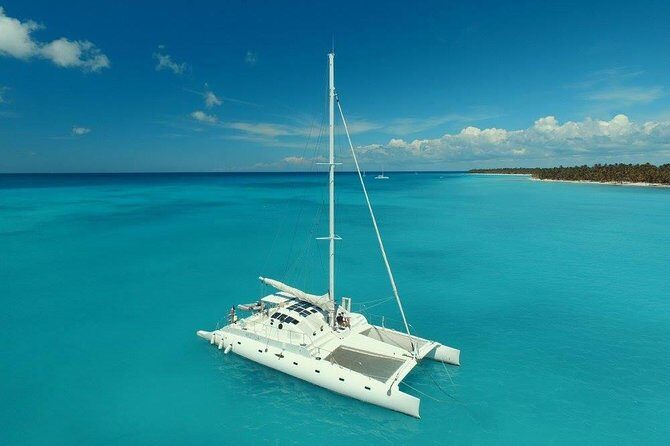 Private Luxury Catamaran - Saona or Catalina island - Key Points
