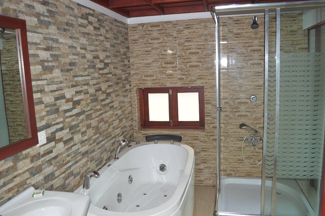 Private luxury Houseboat trip at Alleppy Backwaters. - Who Should Book This Trip?