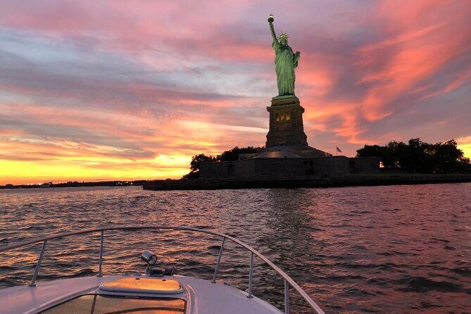 Private Luxury Sunset Boat Tour in New York City - 1 Hour - Overview of the Experience