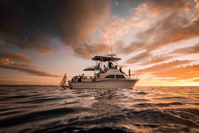 Private Luxury Sunset Cruise in Waikiki - Key Points