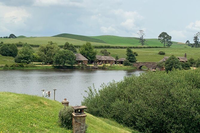 Private Luxury Tour to Hobbiton Movie Set & Waitimo Glowworm Cave - Transportation and Duration: Why It Matters